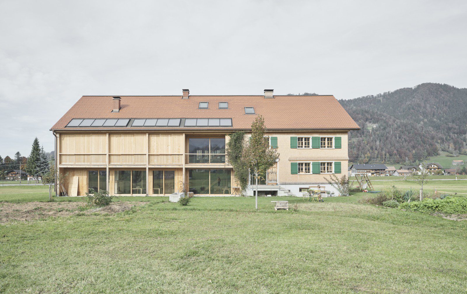 211029-01-hittisau-dreifamilienhaus-nenning-schreyerdavid-1600x ...